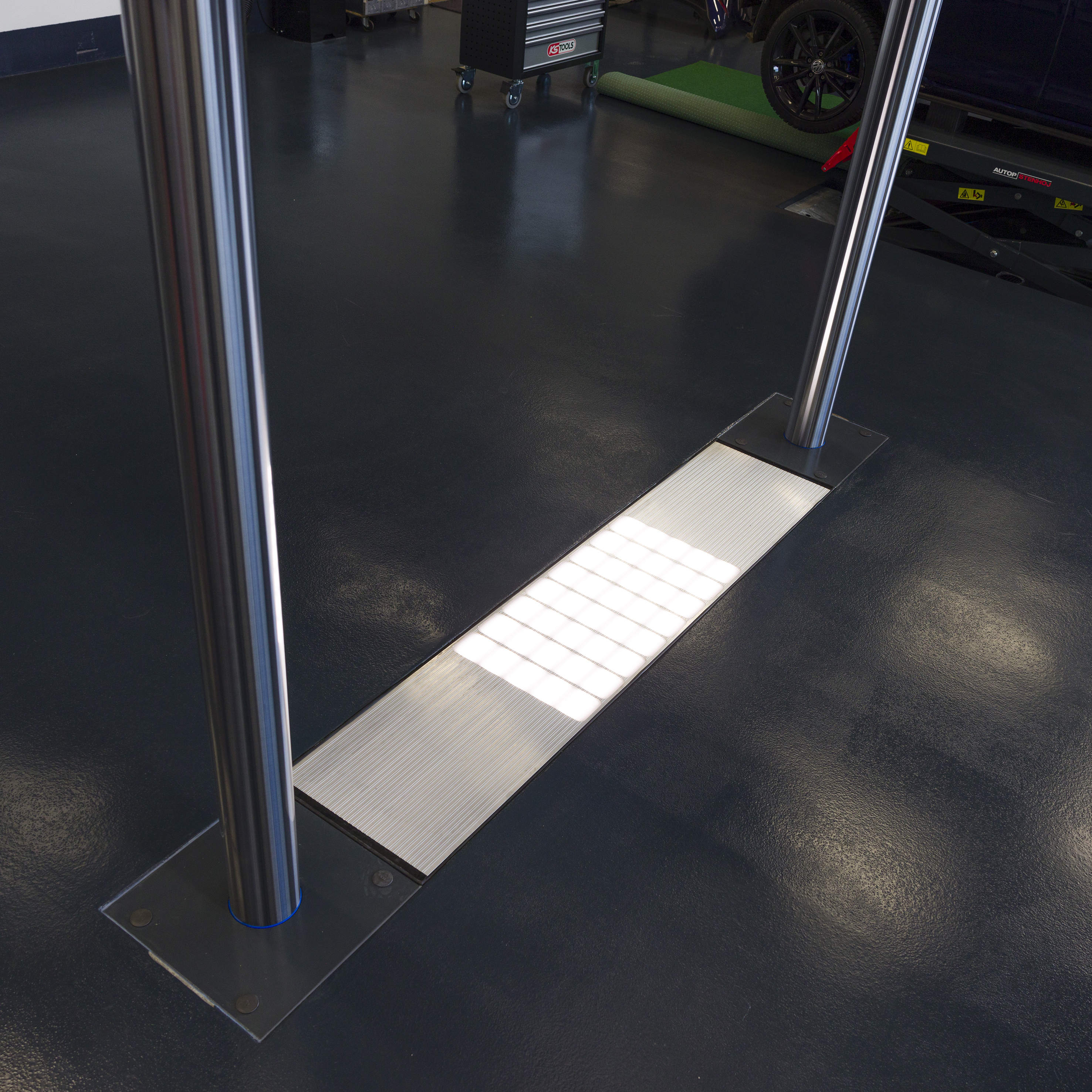 Light Duty Inground Lift - Svingarm